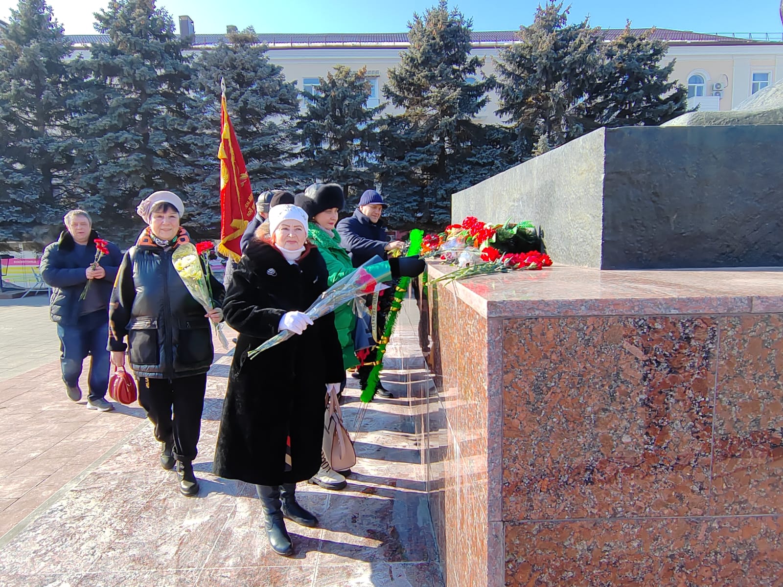 Шахтинские коммунисты поздравили всех со 105-годовщиной создания РККА